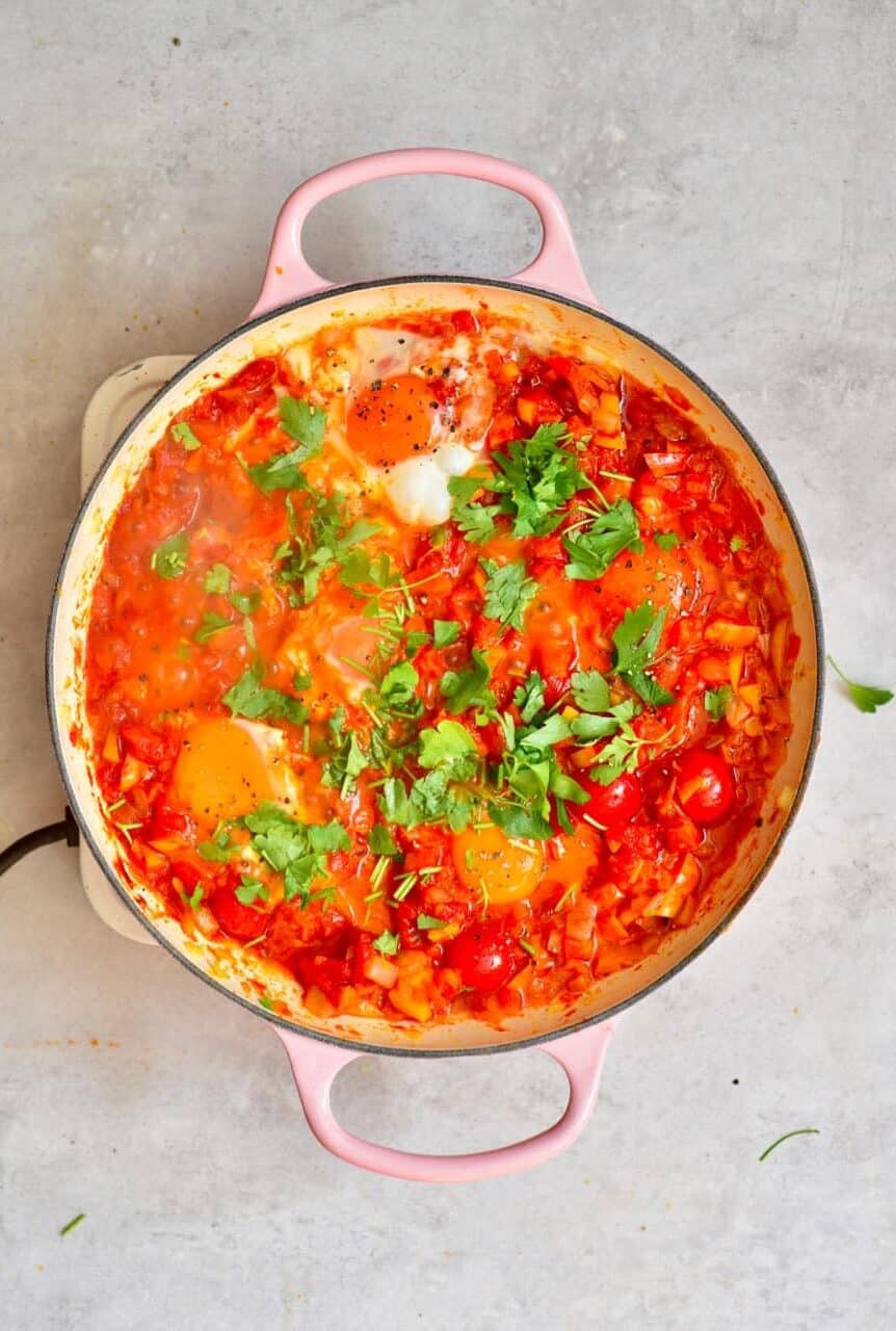 Healthy Easy Shakshuka (Traditional) - Alphafoodie