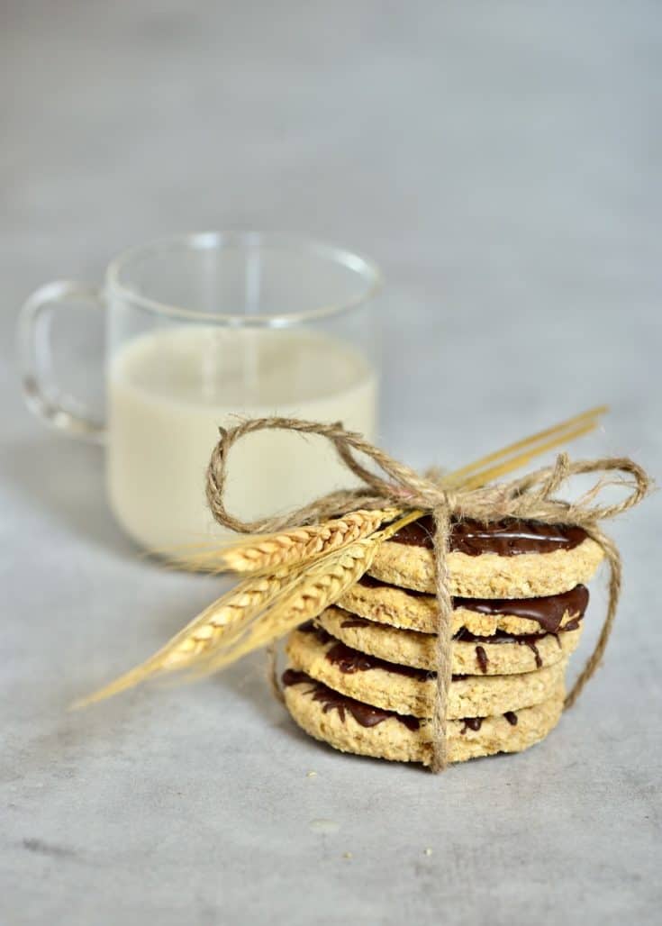 Healthy Chocolate Digestive Biscuits Recipe (Oat Cookies) - Alphafoodie