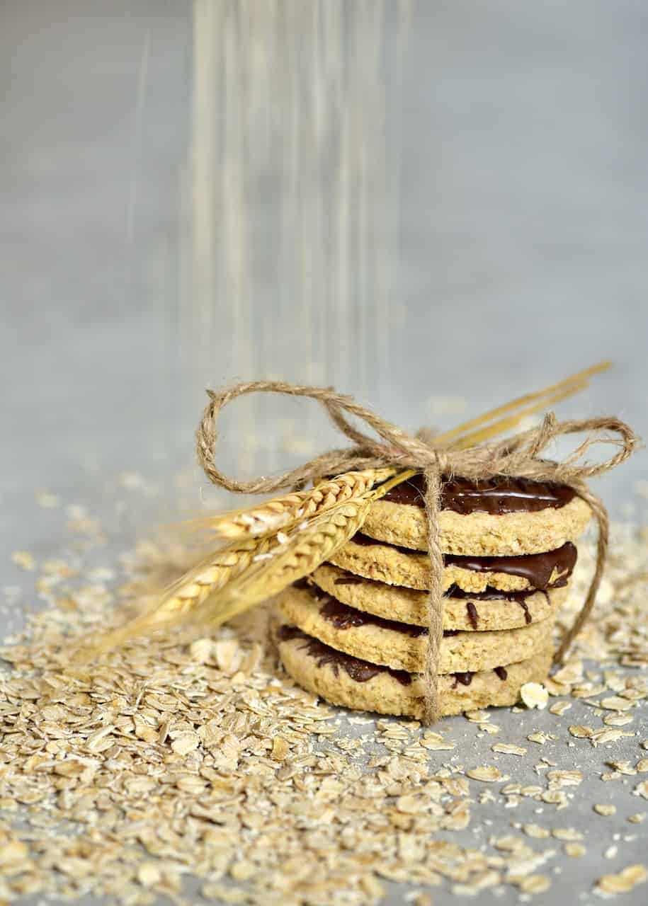 Healthy Chocolate Digestive Biscuits Recipe (Oat Cookies) - Alphafoodie