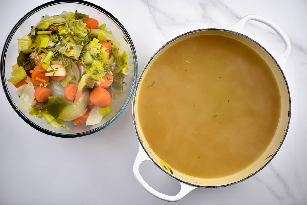 How to Make 1-Pot Homemade Vegetable Stock - Alphafoodie