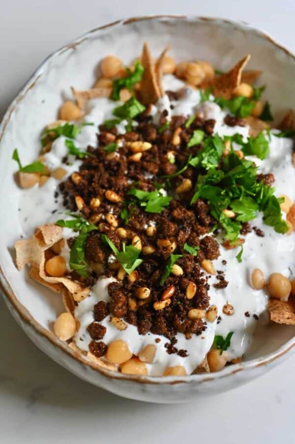 Simple Fatteh (Pita with Herby Chickpeas and Yogurt) - Alphafoodie