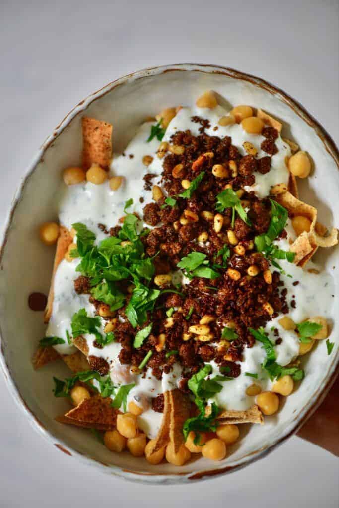Simple Fatteh (Pita with Herby Chickpeas and Yogurt) - Alphafoodie