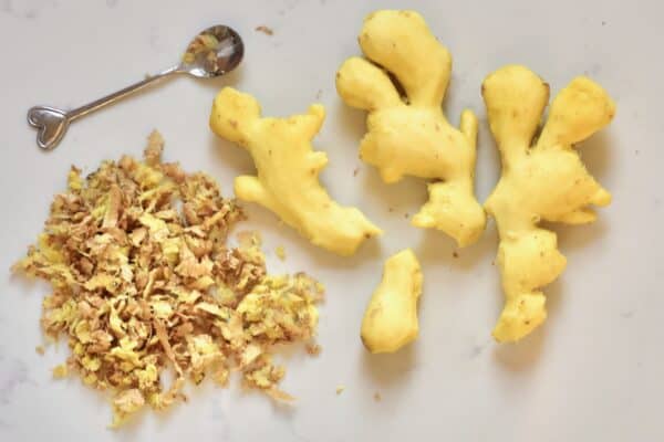 How to Make Ginger Powder (Two Methods) - Alphafoodie
