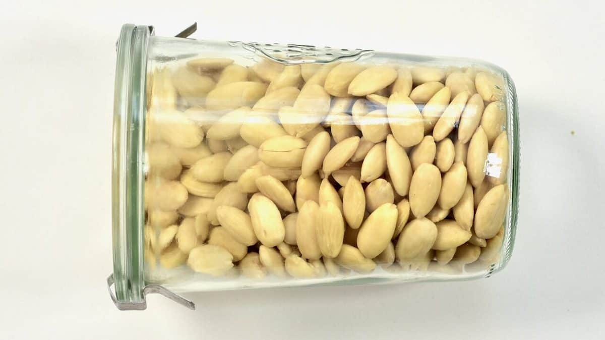 How To Blanch Almonds In Five Minutes - Alphafoodie
