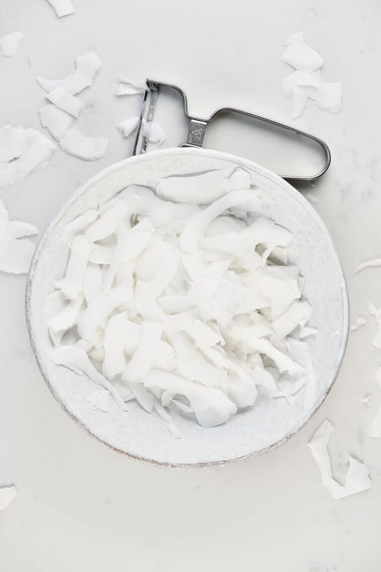 How To Make Coconut Flakes (Coconut Chips) - Alphafoodie