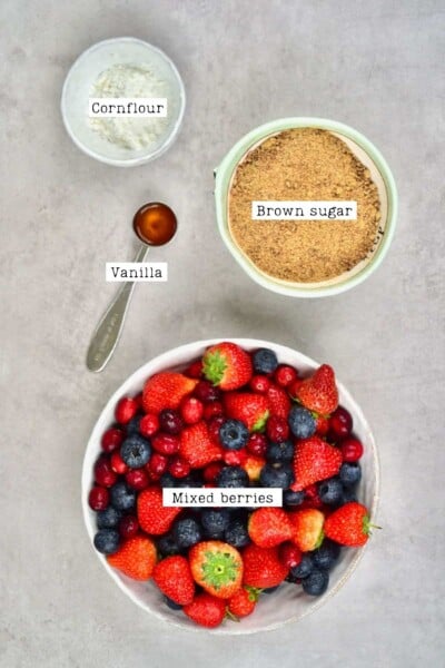Mixed Berry Crumble (With Streusel Topping) - Alphafoodie