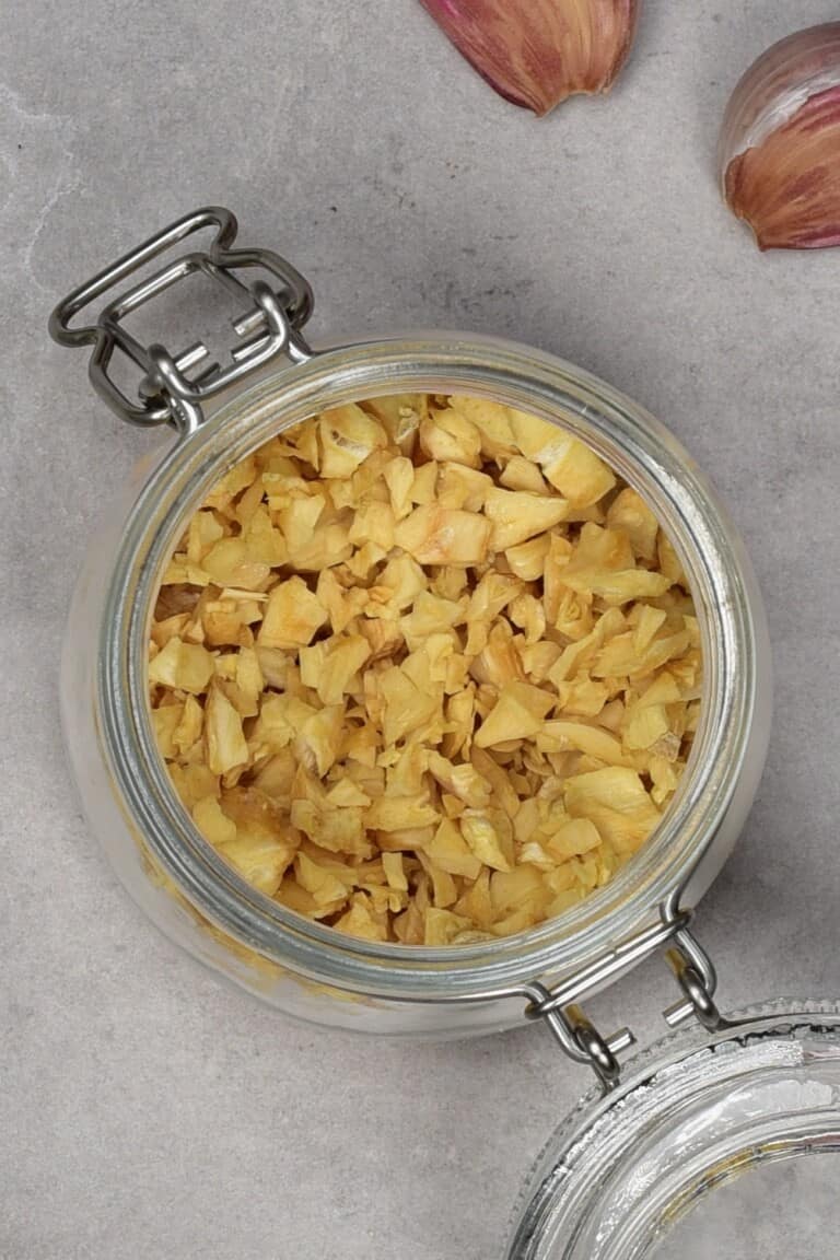 How to Make Garlic Flakes (+ Dried Minced Garlic) - Alphafoodie