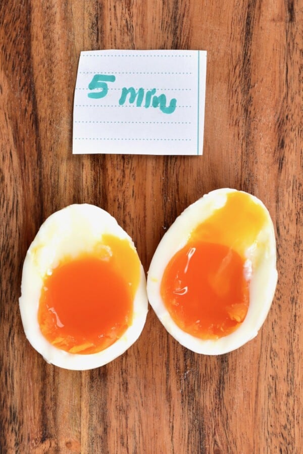 How Long to Boil Eggs (Boiling Time Guide) - Alphafoodie