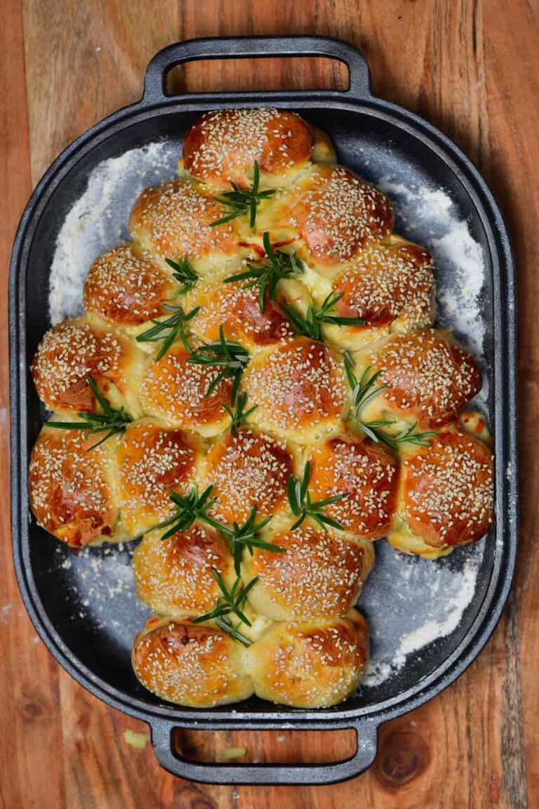 Christmas Tree Pull-Apart Bread (Cheese Buns) - Alphafoodie