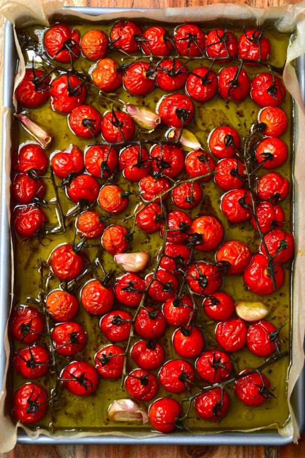 How To Make Tomato Confit (Slow-Roasted Tomatoes) - Alphafoodie