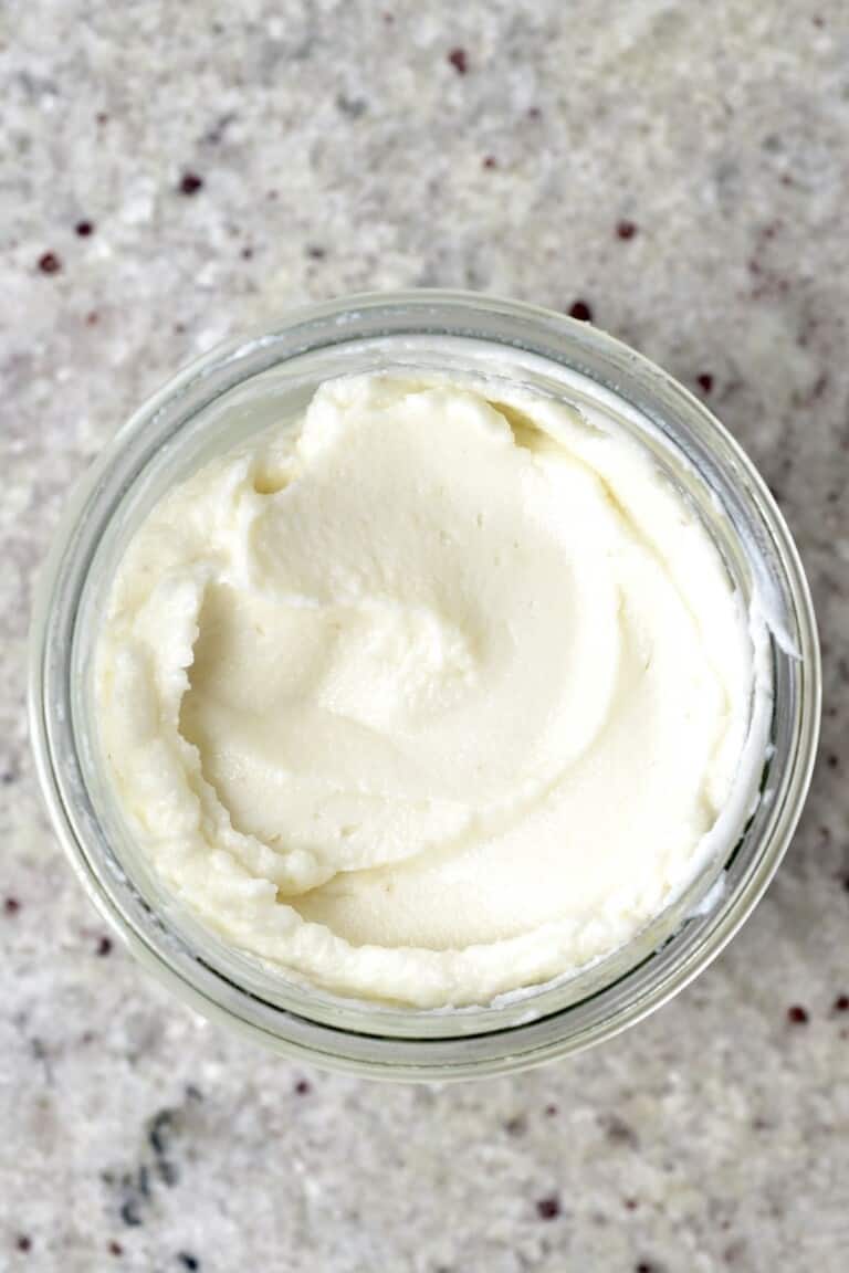 How To Make Lebanese Garlic Sauce (Toum) - Alphafoodie