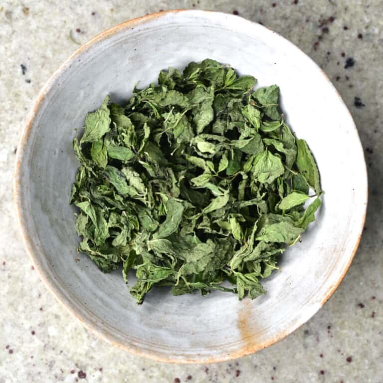 How To Dry Mint (3 Methods for Dried Mint) - Alphafoodie