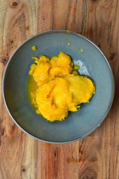 How to Cut a Mango (4+ Simple Methods) - Alphafoodie