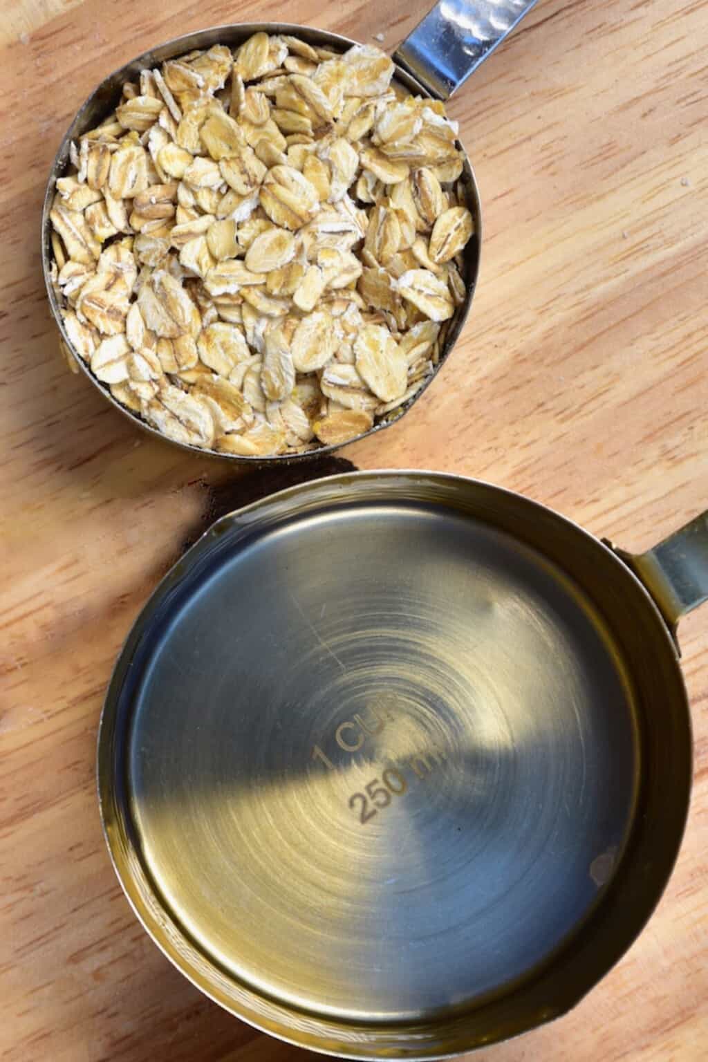 How To Make Oatmeal On The Stove (Oatmeal Porridge) - Alphafoodie