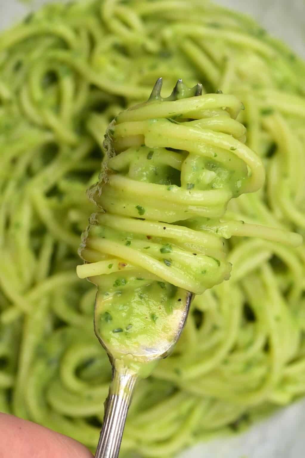 Creamy Avocado Pasta Sauce (Green Pasta) - Alphafoodie