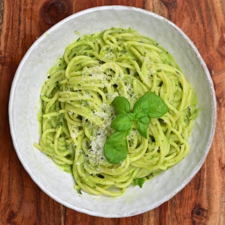 Creamy Avocado Pasta Sauce (Green Pasta) - Alphafoodie