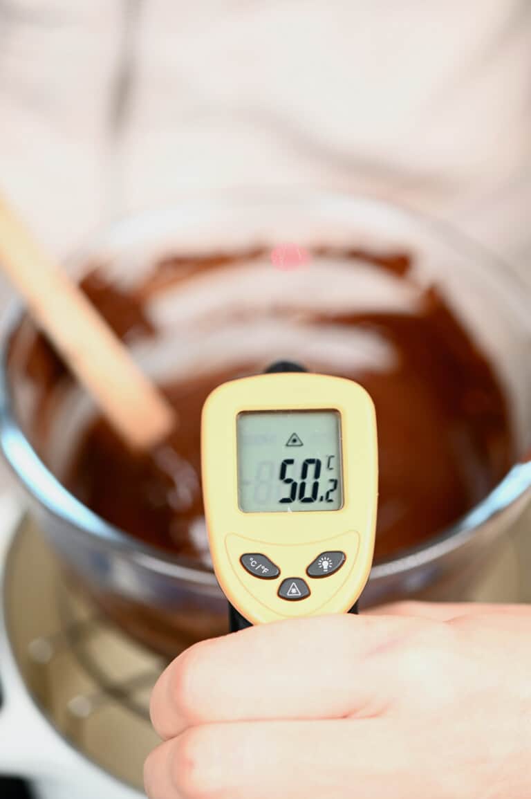 How to Temper Chocolate (3 Methods) - Alphafoodie