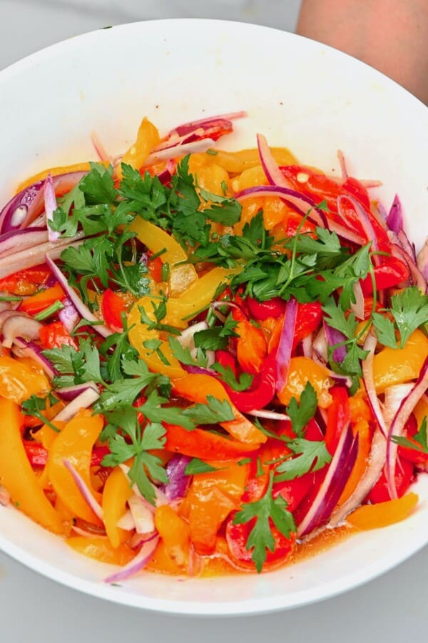 Simple Salad With Roasted Peppers - Alphafoodie
