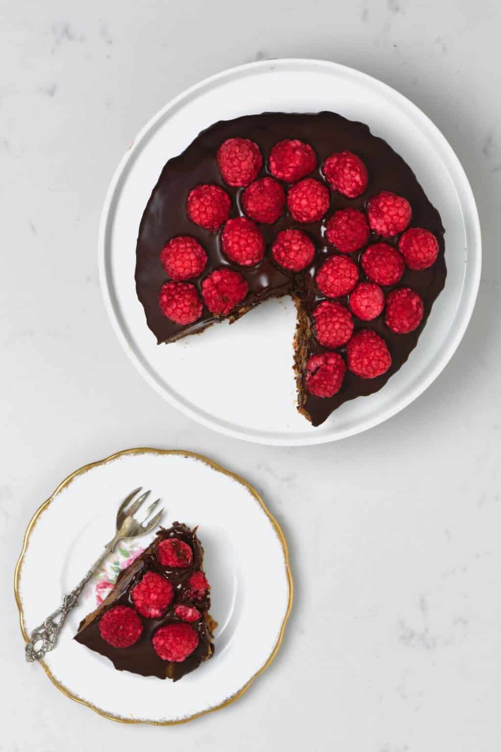 Vegan No-Bake Chocolate Cake with Caramel (Mars Cake) - Alphafoodie