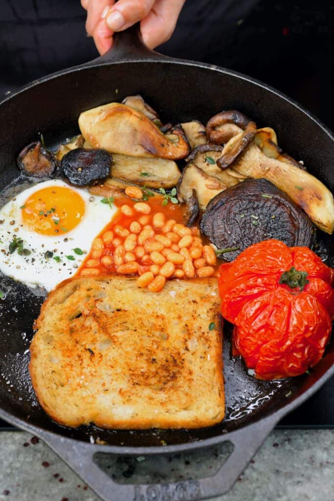 One-Pan Vegetarian Full English Breakfast (British Fry-Up) - Alphafoodie