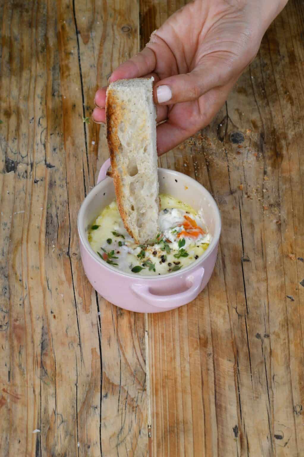 French Baked Eggs in Oven (Shirred Eggs/Oeufs Cocotte) - Alphafoodie