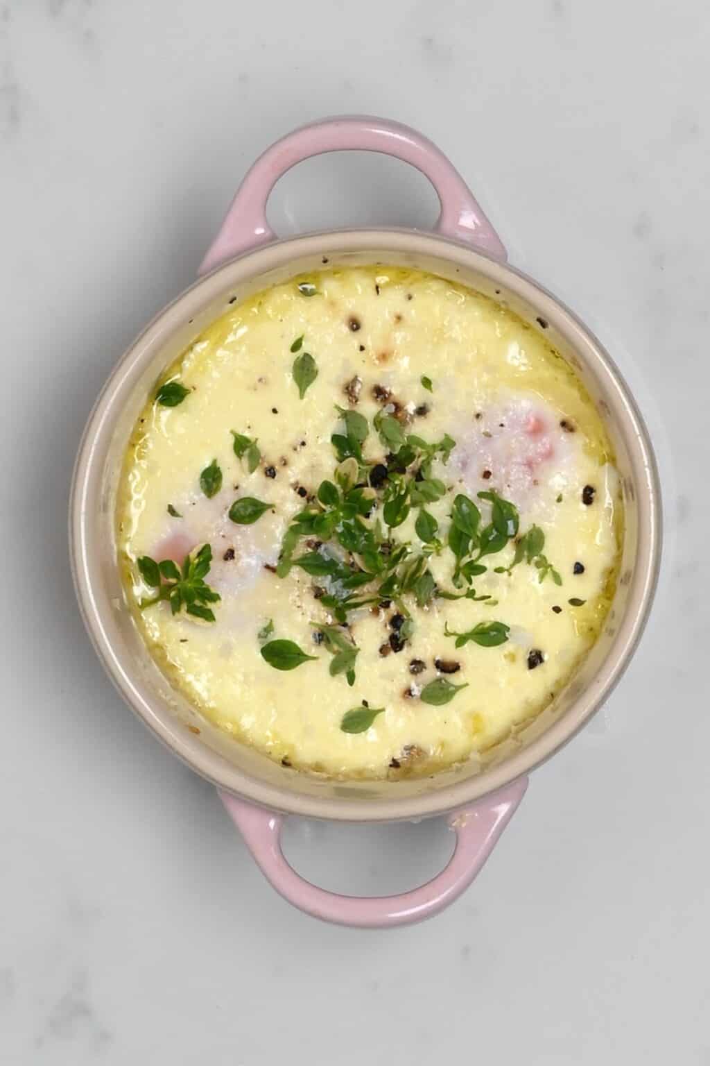 French Baked Eggs in Oven (Shirred Eggs/Oeufs Cocotte) - Alphafoodie