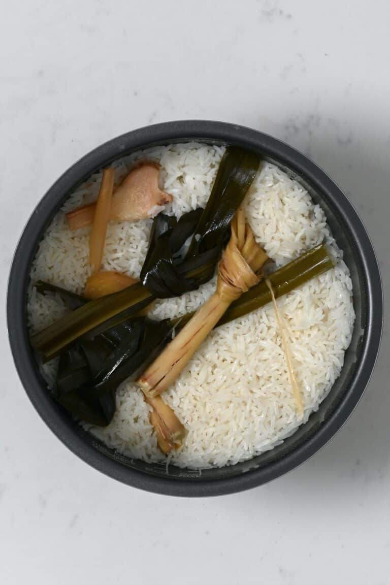 Simple Fragrant Indonesian Coconut Milk Rice (Nasi Uduk) - Alphafoodie