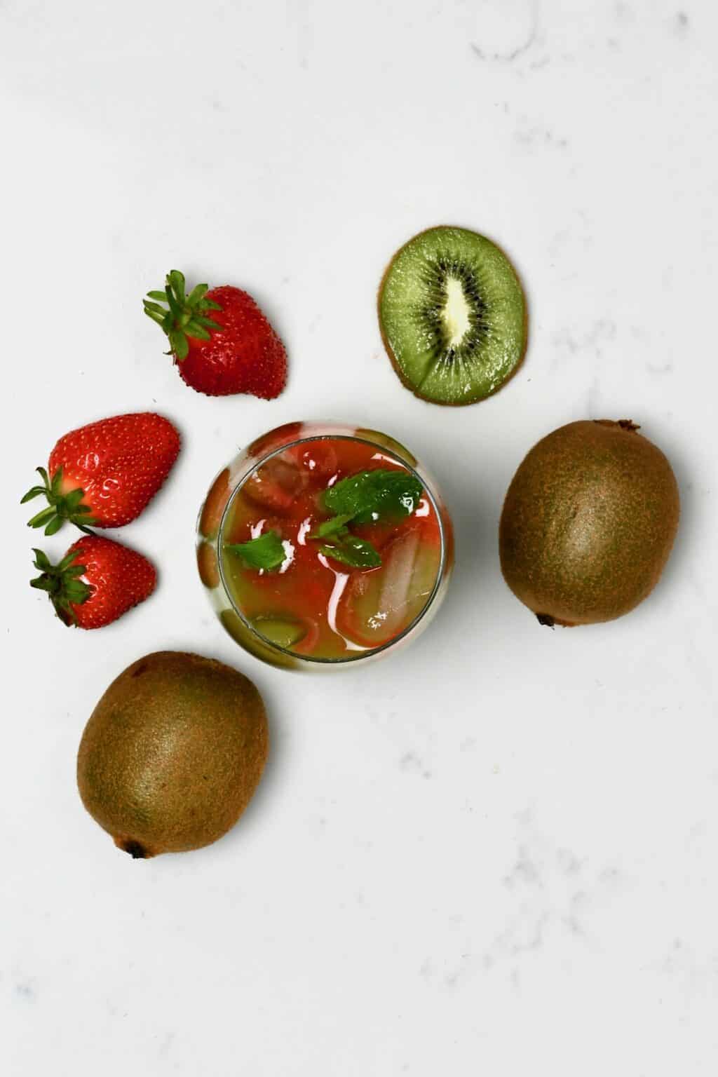 Fresh Strawberry Kiwi Juice (Blender or Juicer) - Alphafoodie