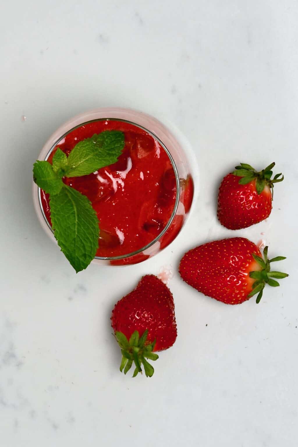 How to Make Strawberry Juice (With and Without Juicer) - Alphafoodie