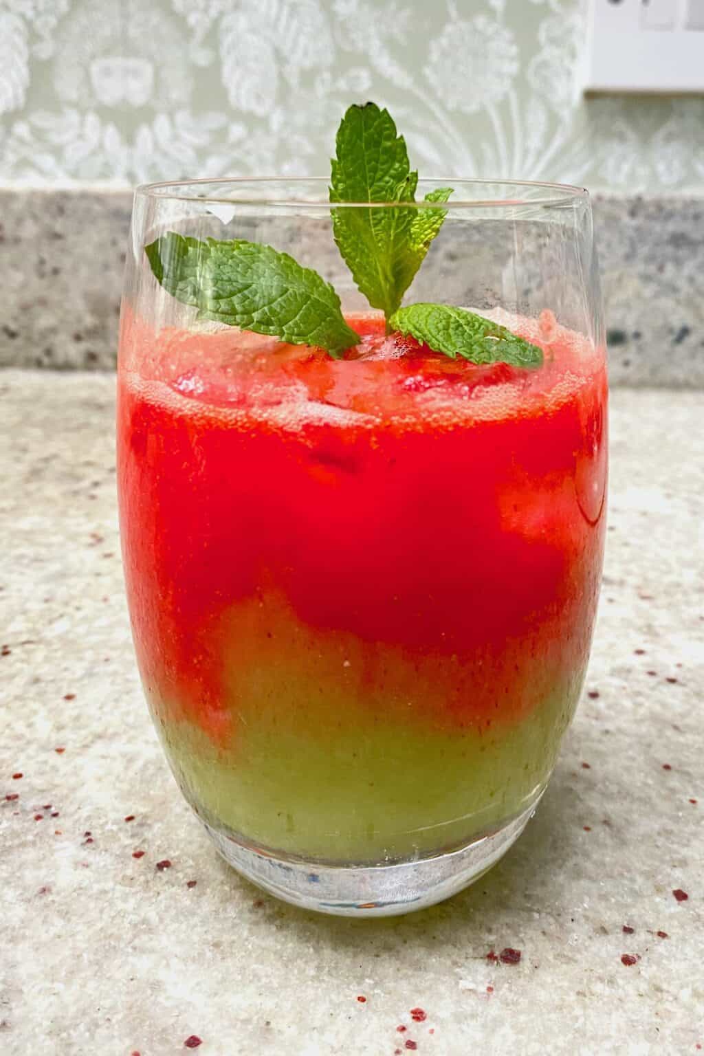 Fresh Strawberry Kiwi Juice (Blender or Juicer) - Alphafoodie