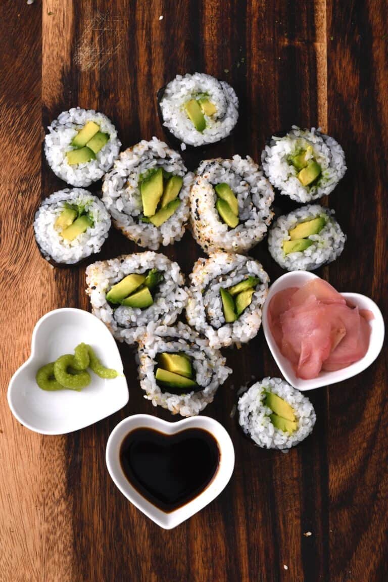 Easy Avocado Sushi Rolls - Alphafoodie