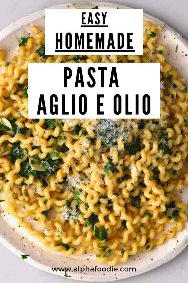 Easy Garlic and Olive Oil Pasta (Pasta Aglio e Olio) - Alphafoodie