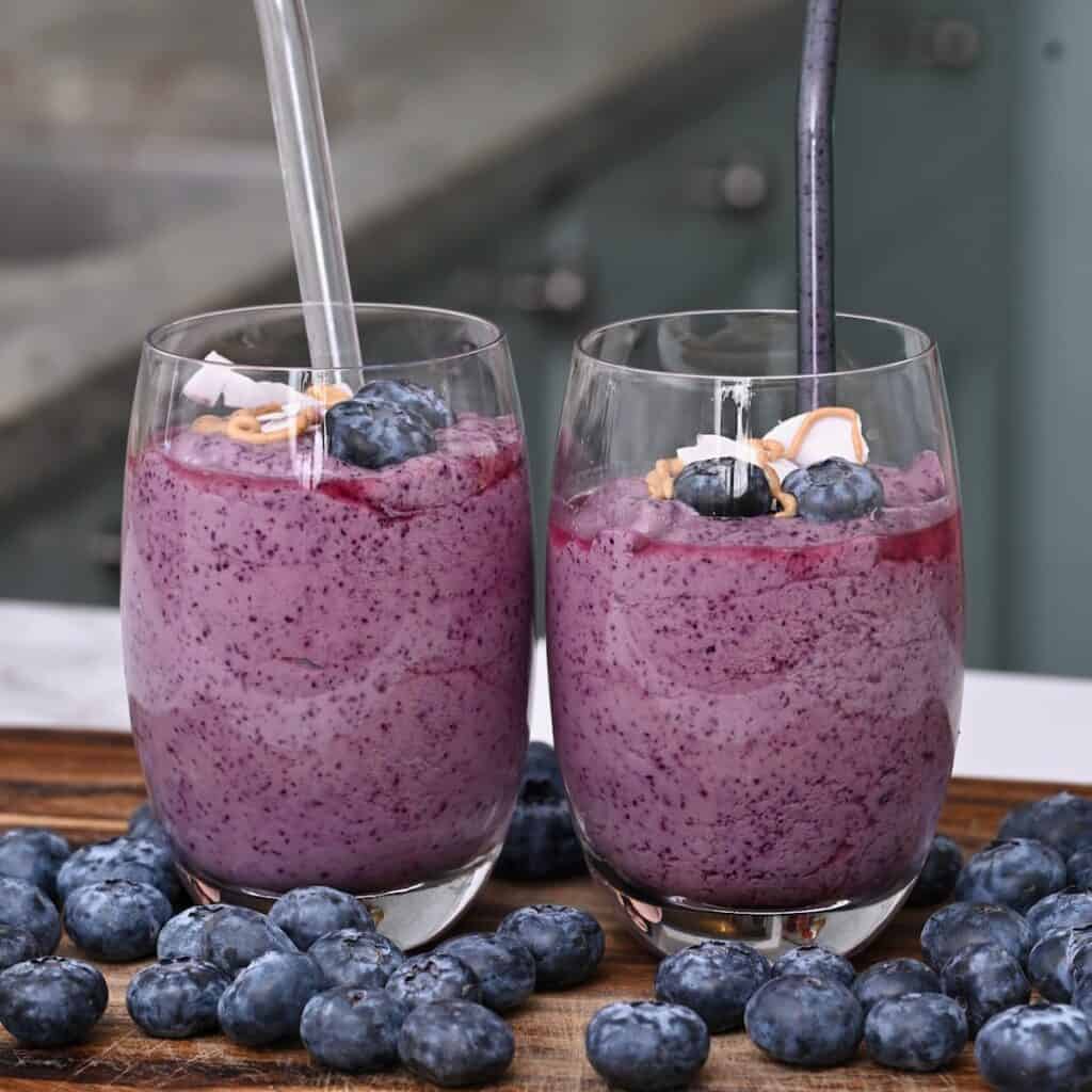 Vegan The Best Blueberry Smoothie - Alphafoodie
