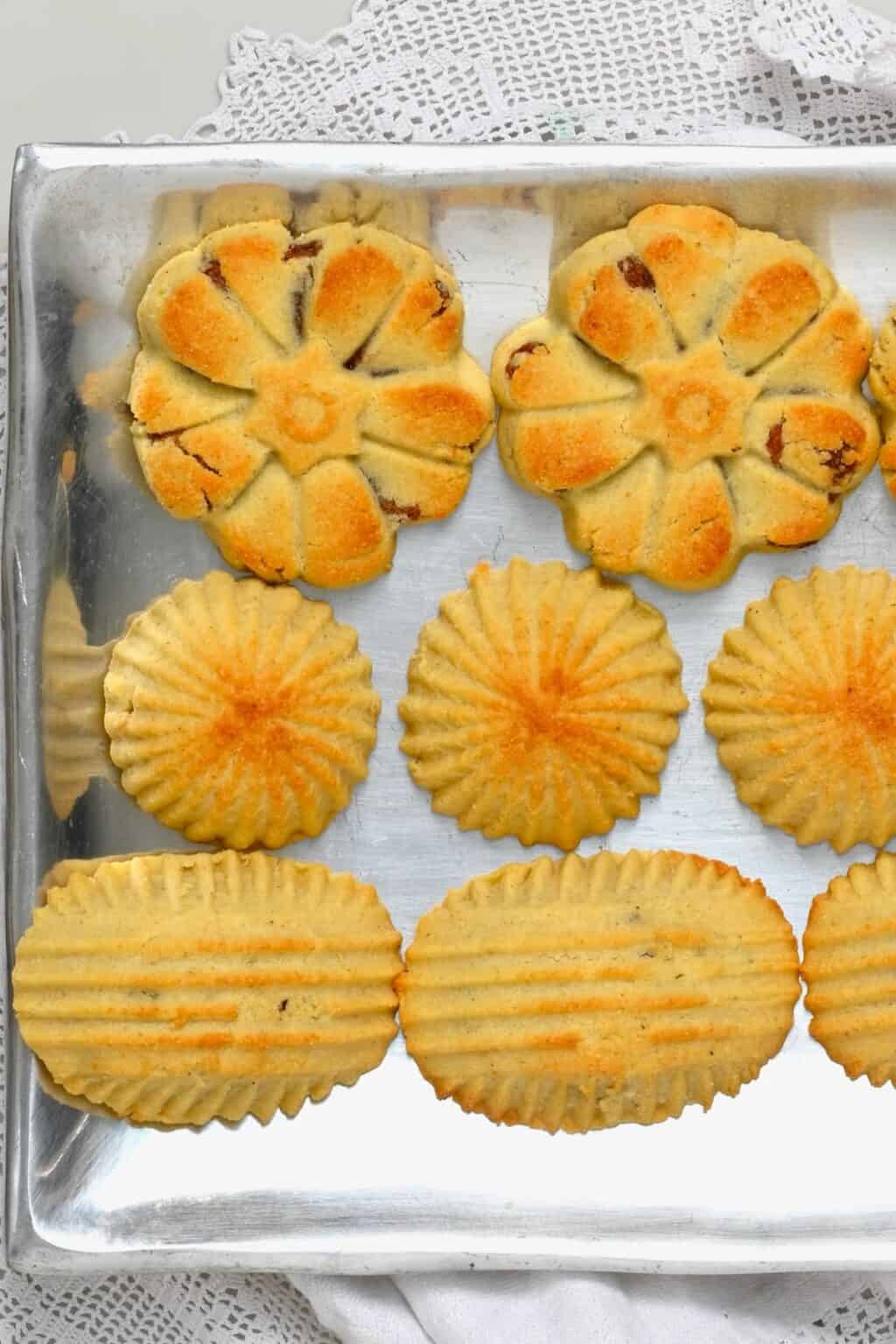 Maamoul Recipe (Middle Eastern Cookies with Dates or Nuts) - Alphafoodie