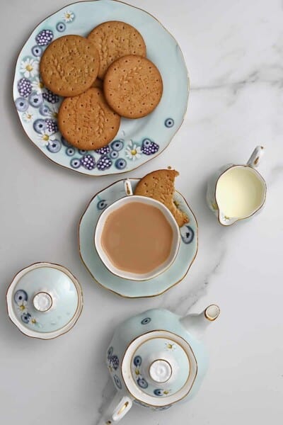 How To Make British Tea (English Tea | Milk Tea) - Alphafoodie