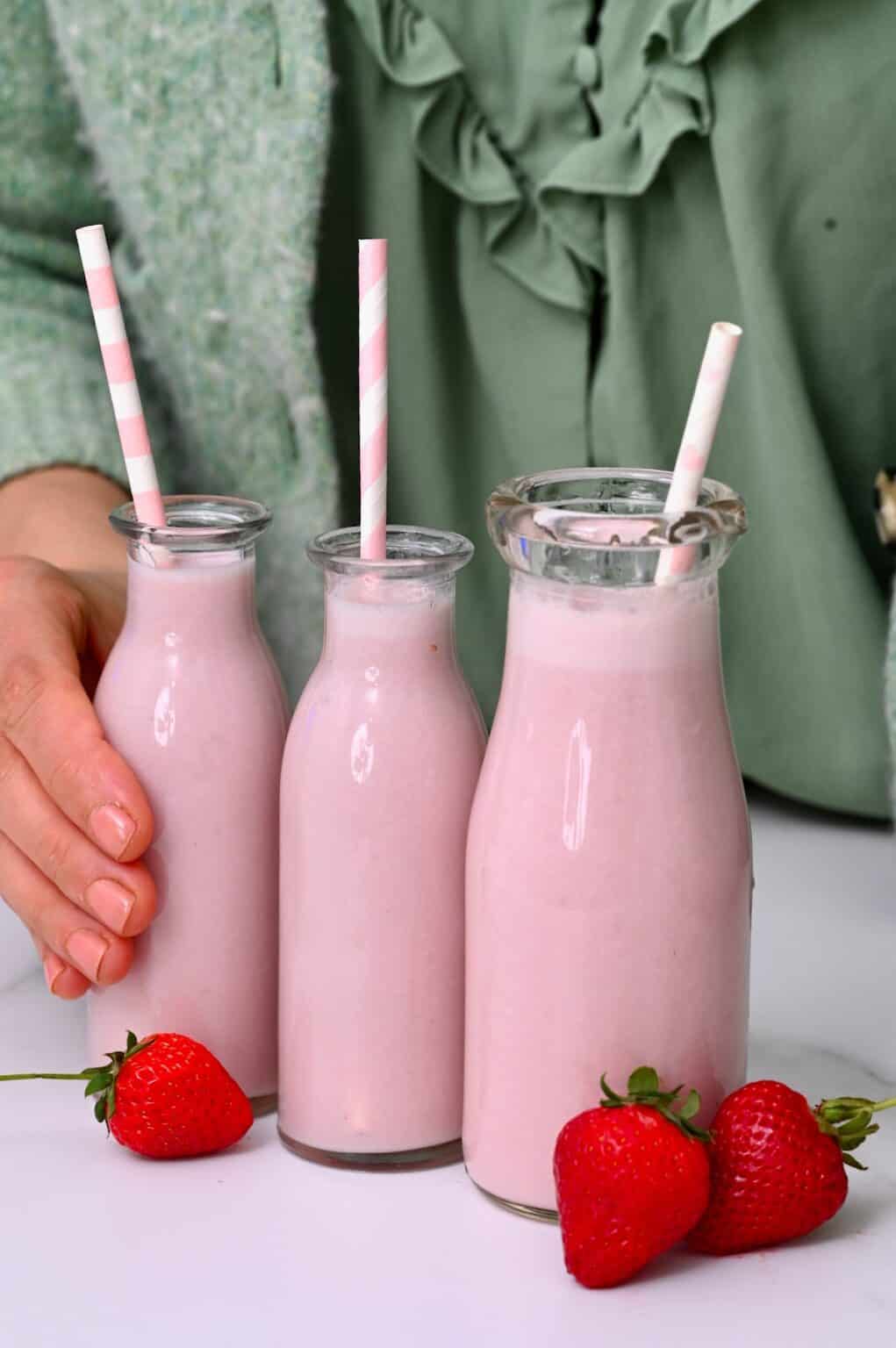 Strawberry Milk (Fast & Delicious!) - Alphafoodie