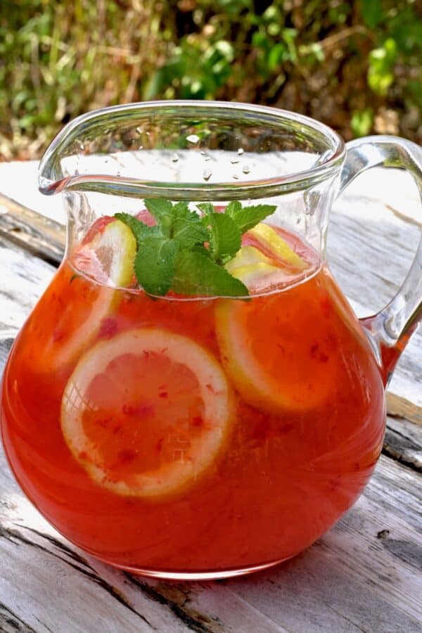 How to Make Pink Lemonade - Alphafoodie