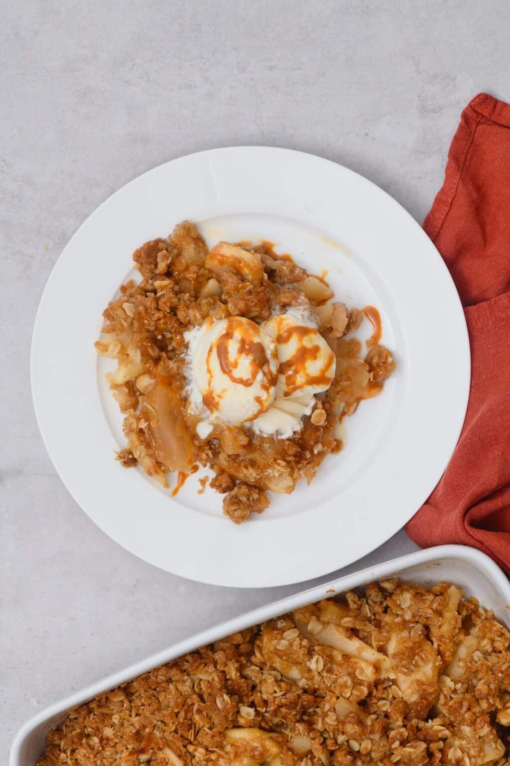 The Best Apple Crisp Recipe (Quick & Easy) - Alphafoodie