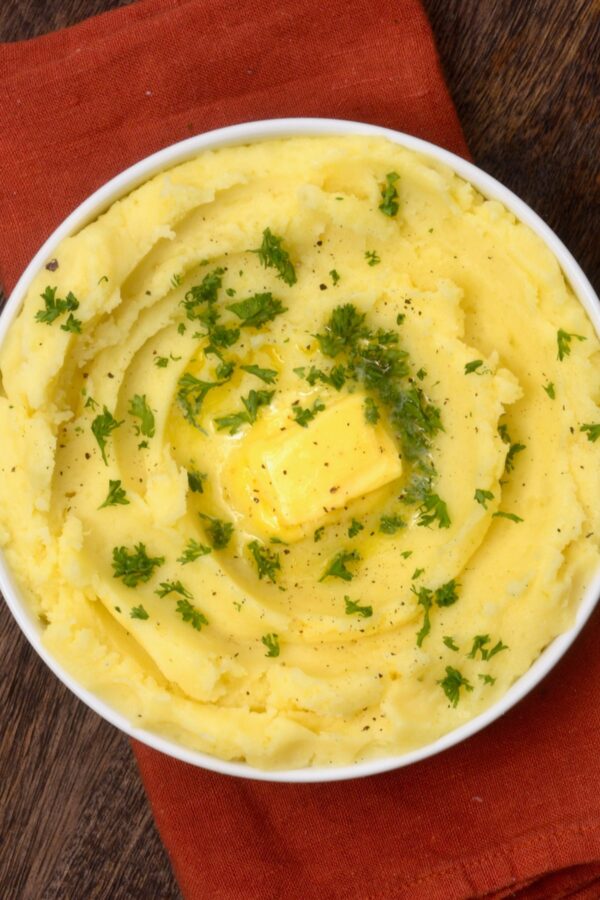 Creamy Mashed Potatoes - Alphafoodie