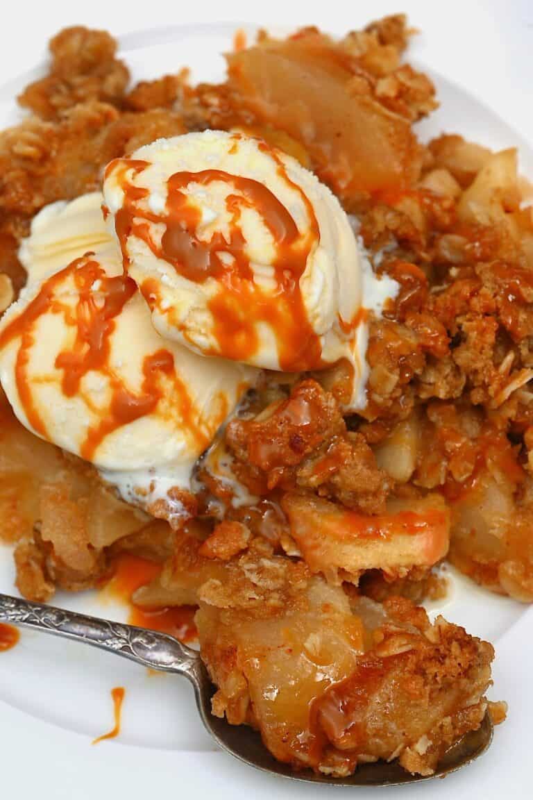 The Best Apple Crisp Recipe - Alphafoodie