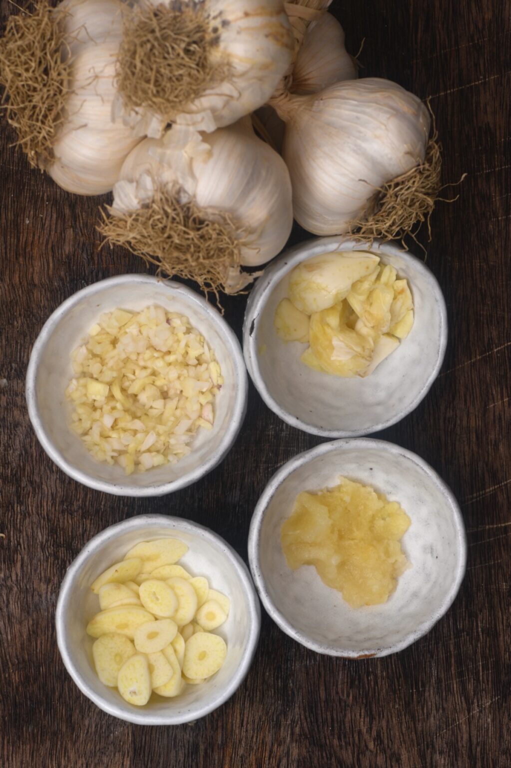 How To Crush, Chop, And Mince Garlic - Alphafoodie