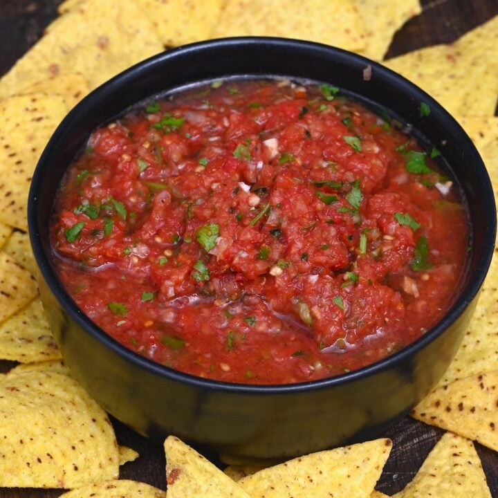 Quick & Easy Homemade Salsa - Alphafoodie