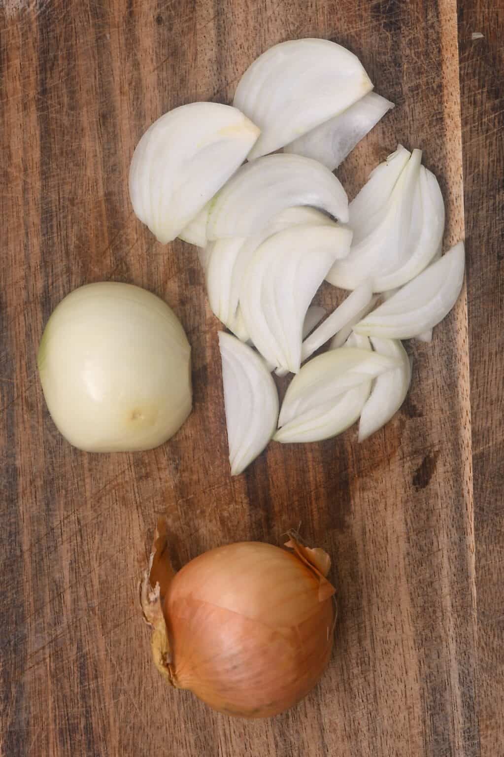 How To Cut An Onion (Peel, Slice, Dice, And Chop) - Alphafoodie
