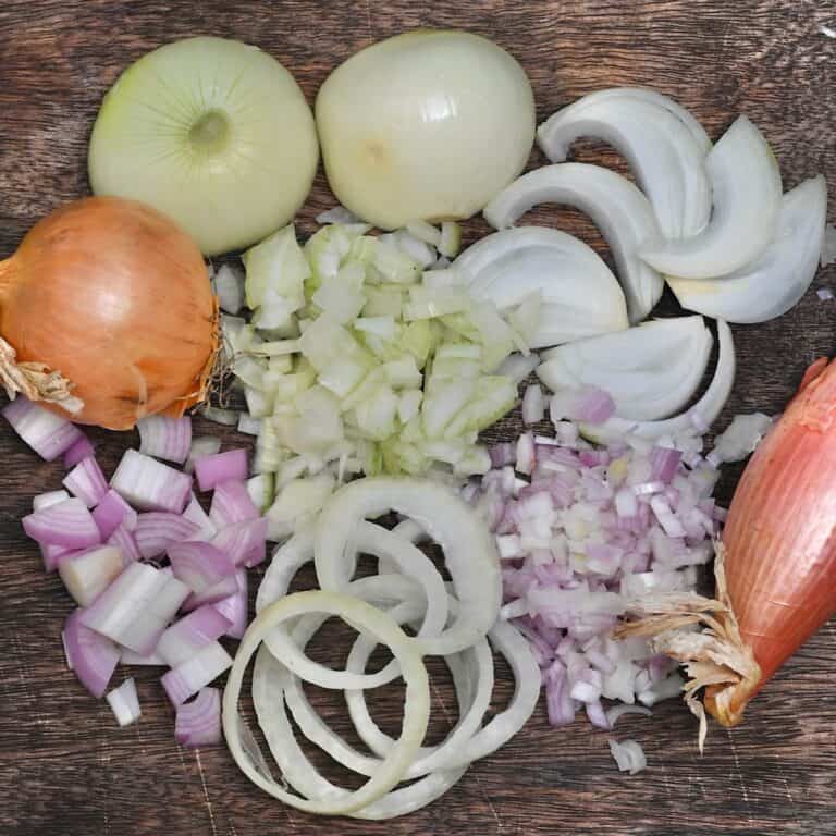 How To Cut An Onion (Peel, Slice, Dice, And Chop) - Alphafoodie