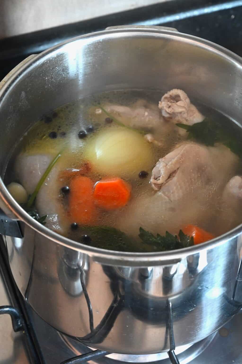 How To Make Chicken Broth - Alphafoodie