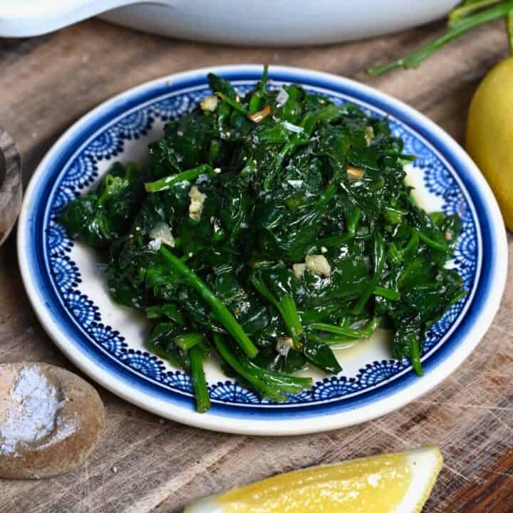 Easy Garlic Sauteed Spinach - Alphafoodie