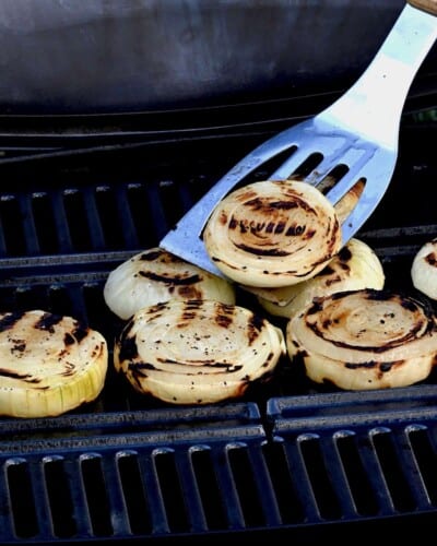 Easy Grilled Onions - Alphafoodie