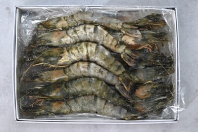 How To Peel And Devein Shrimp - Alphafoodie