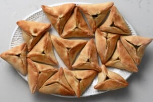 Lebanese Spinach Pies (Fatayer Recipe) - Alphafoodie