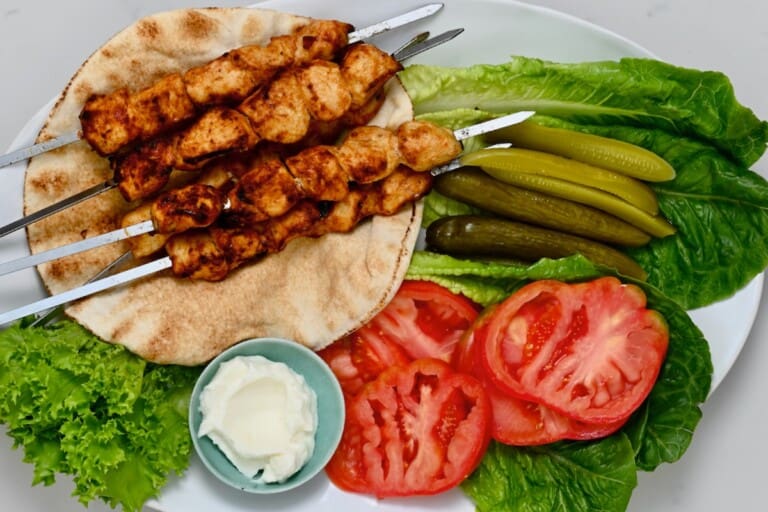 Lebanese Garlic Sauce (Toum) - Alphafoodie